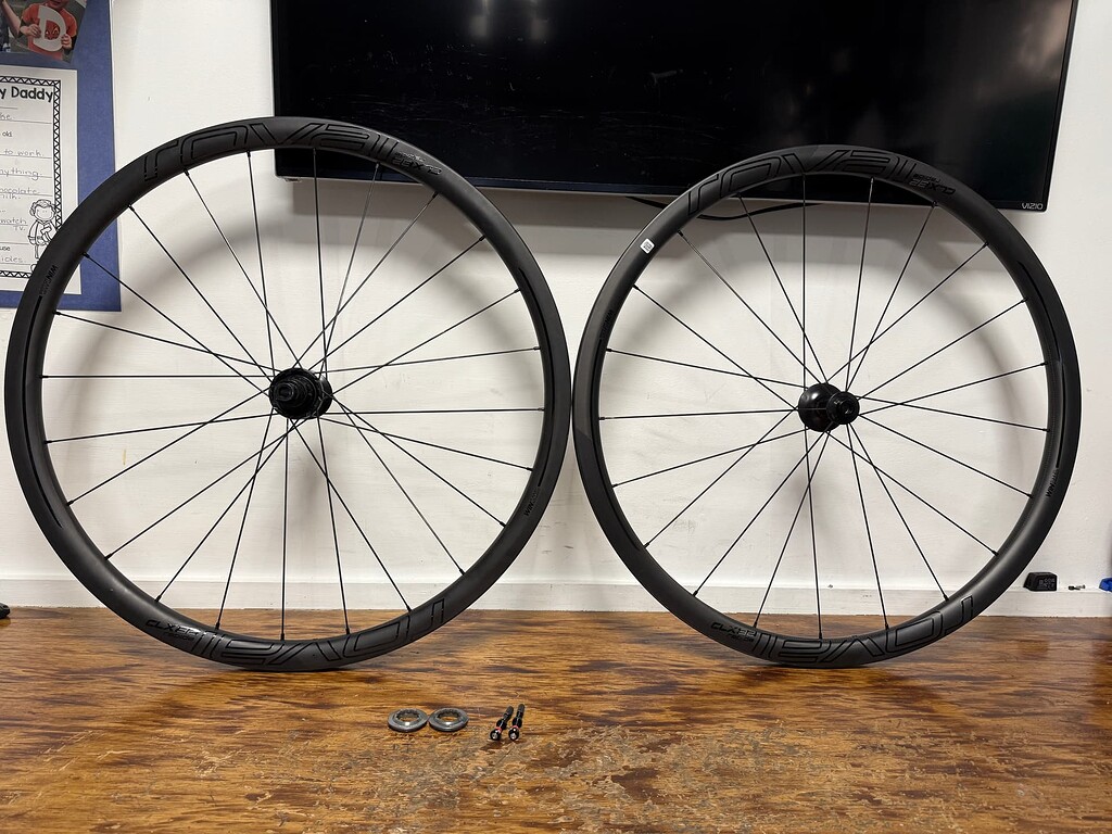 [SOLD] Roval Rapide CLX 32 Carbon Disc Tubeless Road Wheelset 12/13s CL ...